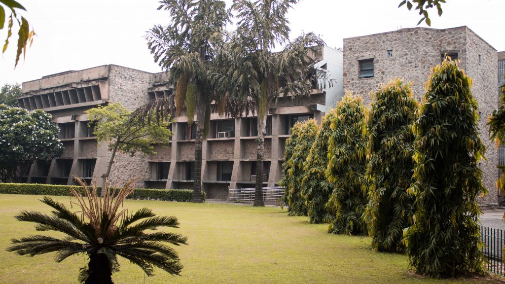 Top 11 B-Schools With Best ROI - by iQuanta