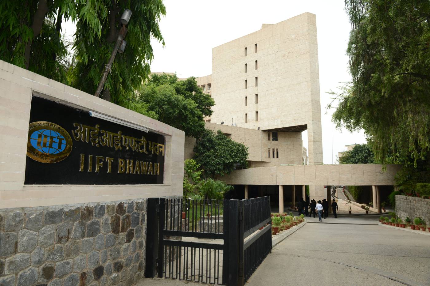 Top MBA Colleges in Delhi 2025 : Know Fees, Exam & Placement - iQuanta