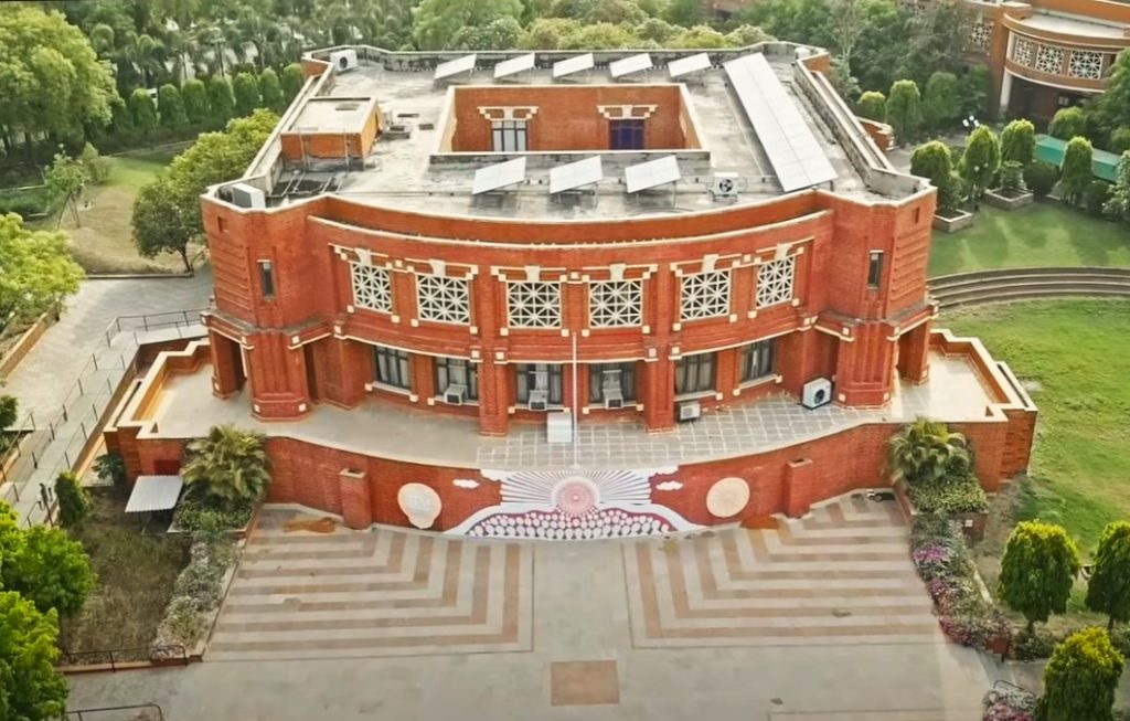 IIM Lucknow : Campus, Cutoff, Placement, Alumni & More - iQuanta