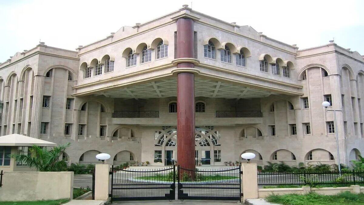 NLU Fees Structure 2025 For 5 Years (Updated) - iQuanta